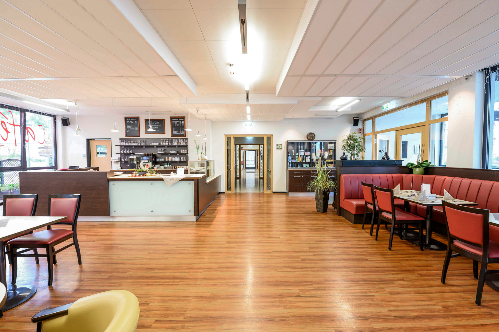 Ausstattung im Erasmus-Alberus-Haus mit Cafe